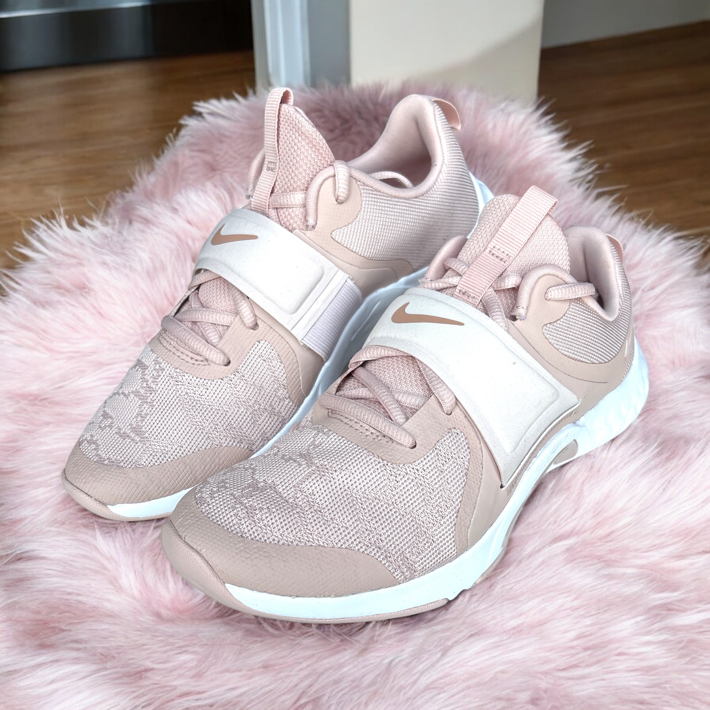 Tenis Nike palo de rosa/blanco – BGC Trends