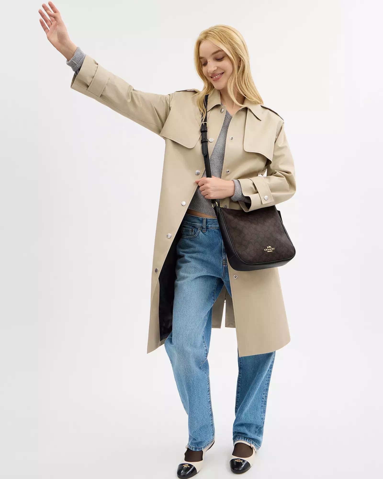 Crossbody Coach chocolate / negro y placa dorada – BGC Trends